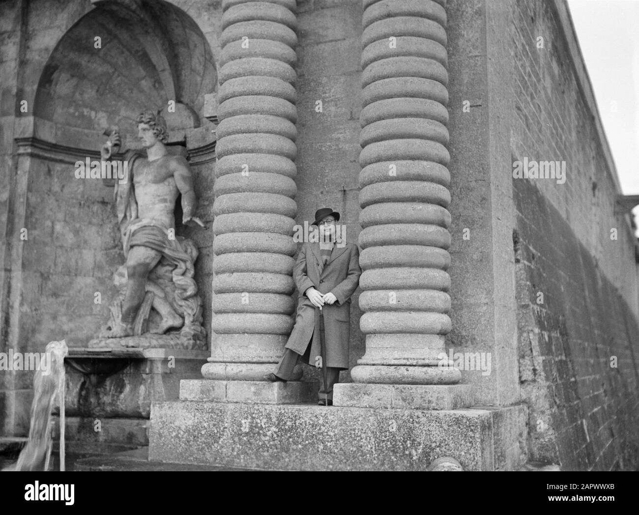 Château de Chantilly - France Inconnu homme (Herman) entre deux ...