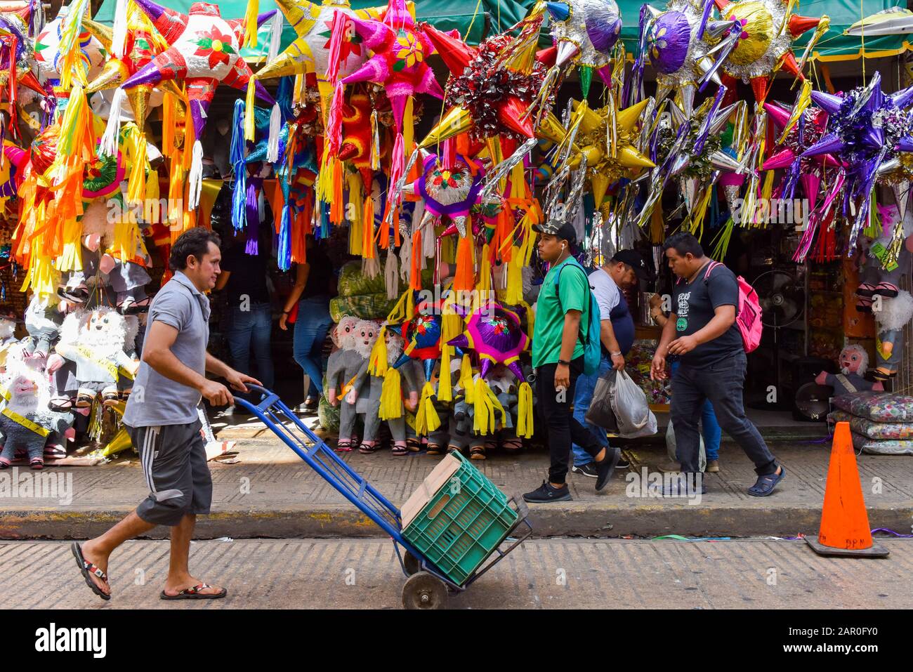 Pinata mexique Banque de photographies et d’images à haute résolution ...
