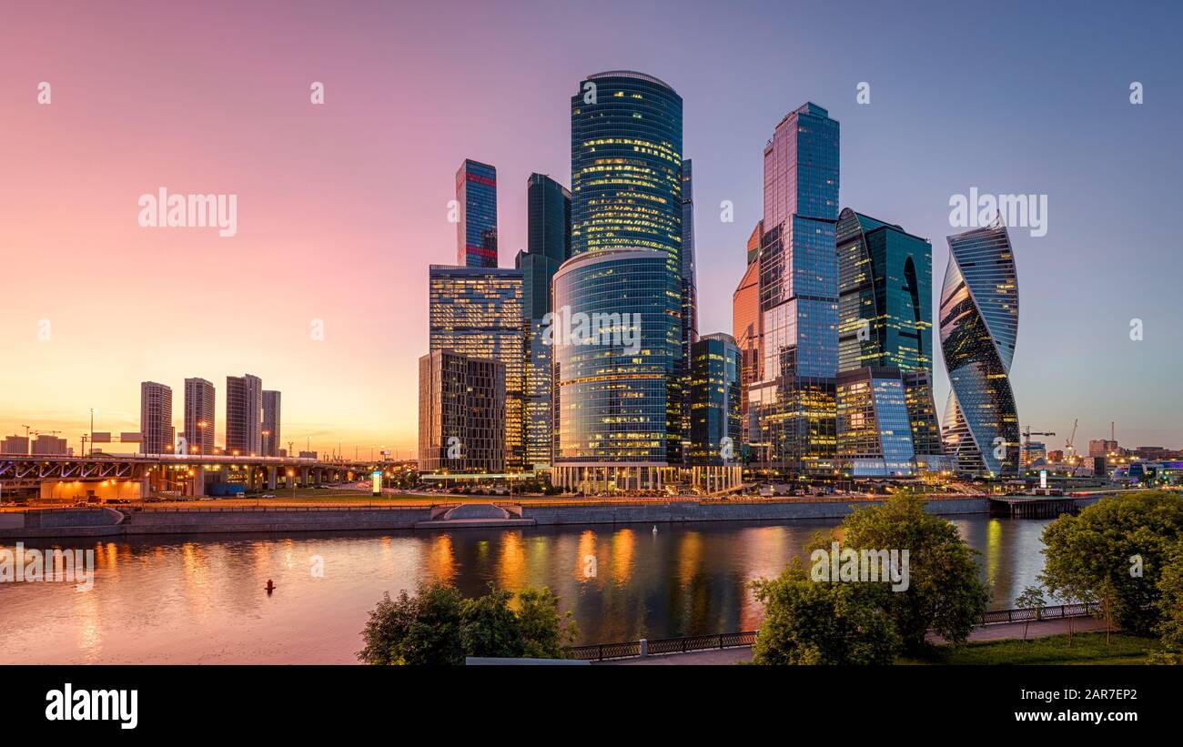 Coucher de soleil sur moscou Banque de photographies et d’images à ...
