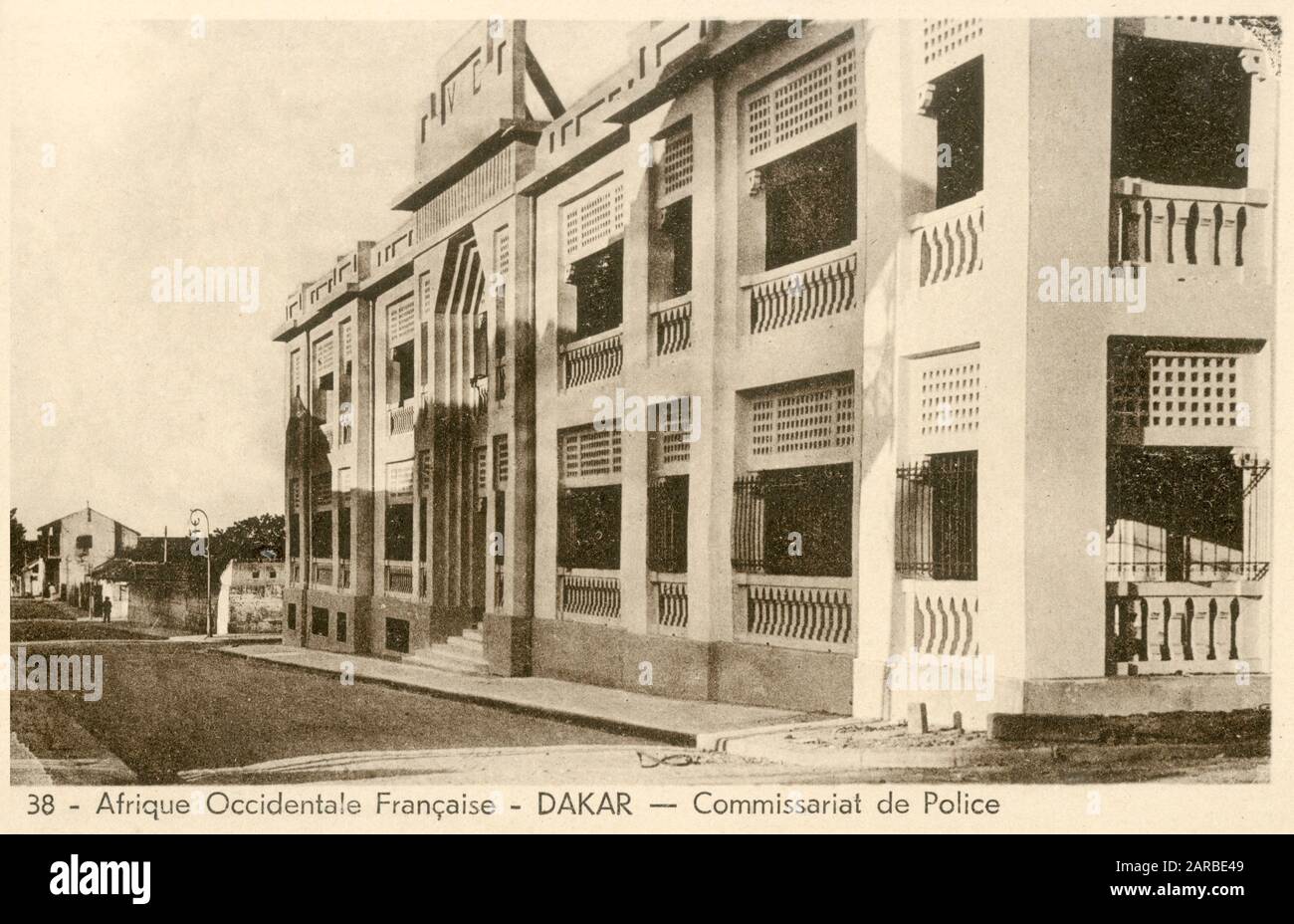 Architecture française coloniale Art Déco Africaine - Dakar, Sénégal ...