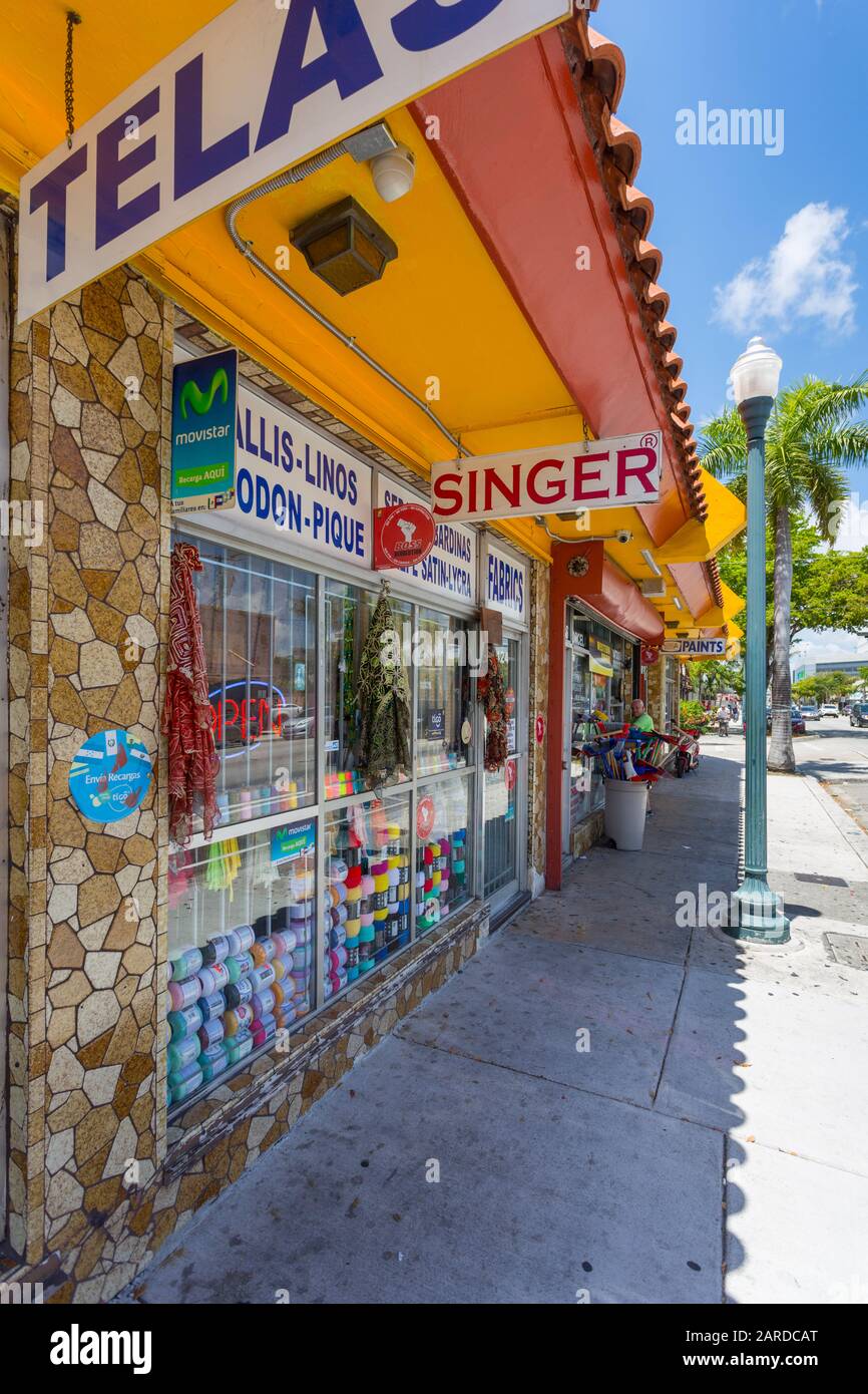 Magasins au centre ville de miami Banque de photographies et d’images à ...