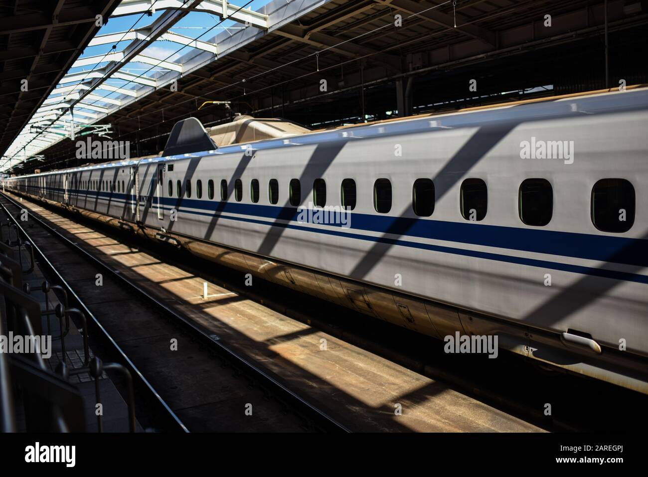 Japanese n700 shinkansen train Banque de photographies et d’images à ...