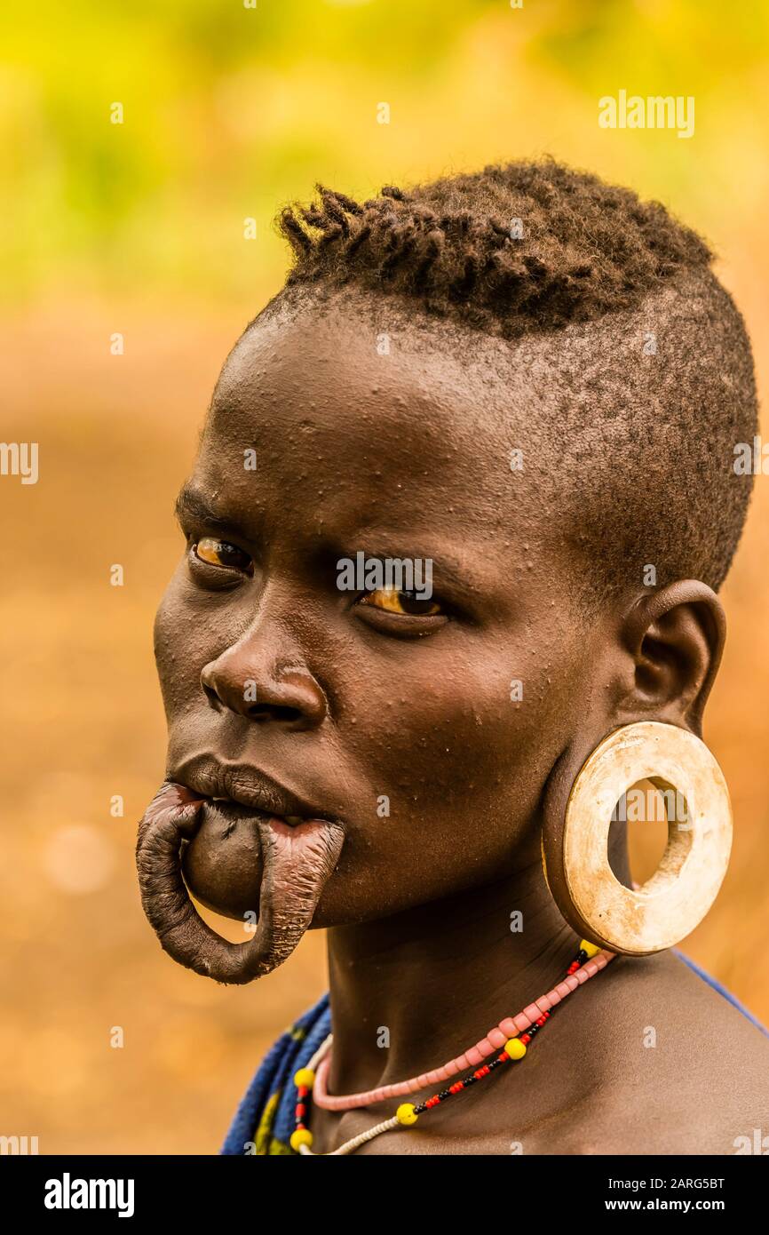 Tribu De Mursi Banque D Image Et Photos Alamy