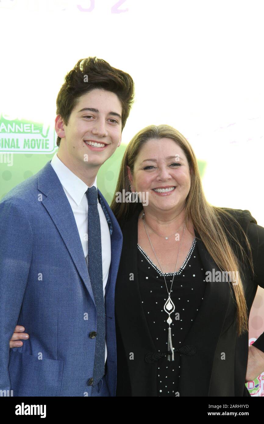Milo manheim et maman camryn manheim Banque de photographies et d ...