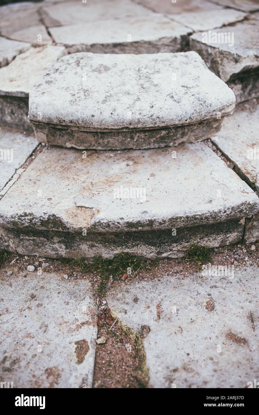 Escalier en ruine Banque de photographies et d’images à haute ...