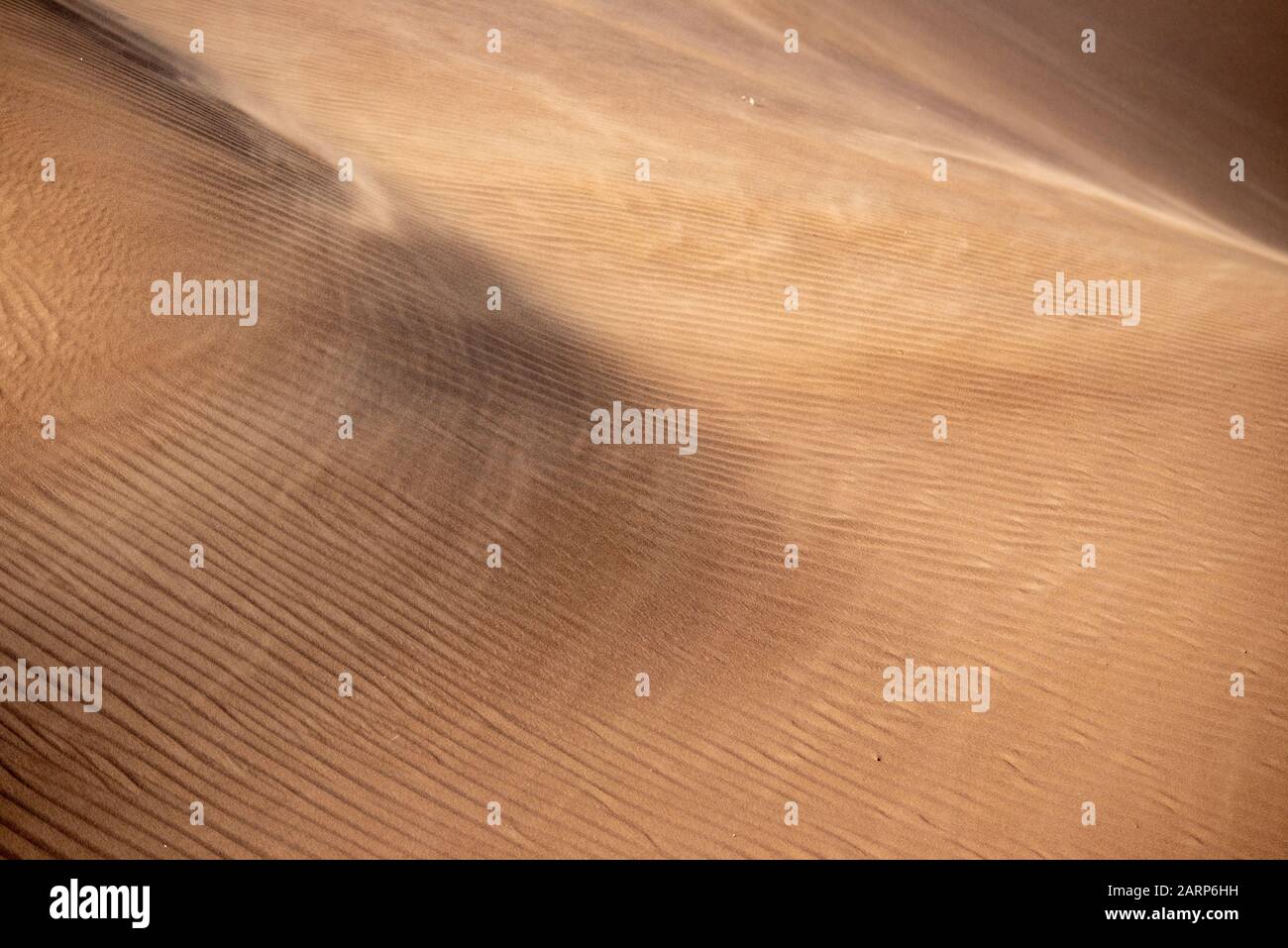 la formation de textures ou de motifs de sable ondulés sur une dune de ...