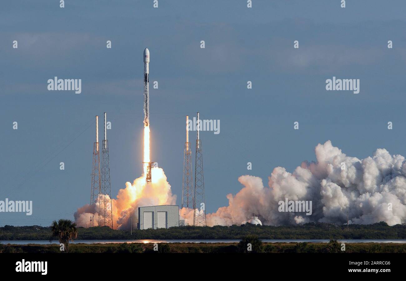 Une Fusée Spacex Falcon 9 Transportant 60 Satellites Starlink Lancée à