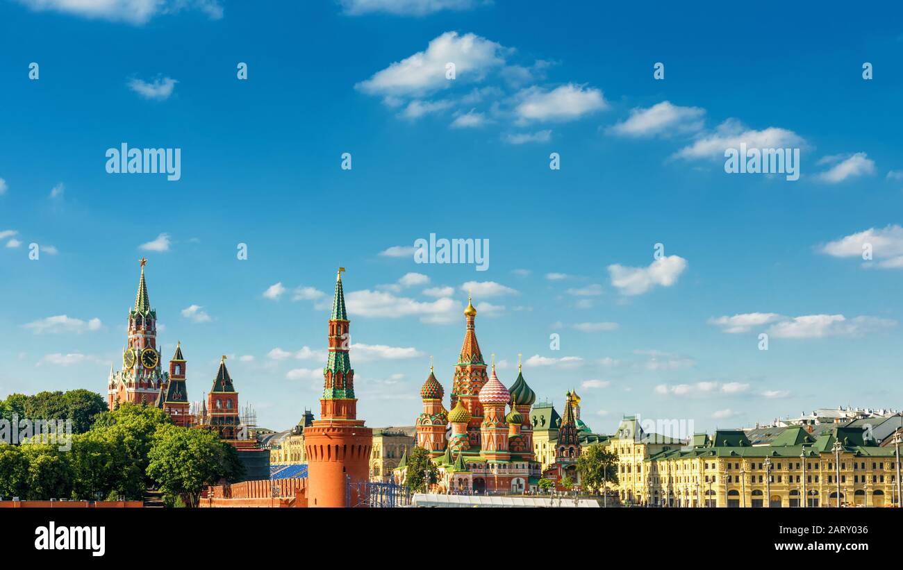 Vue panoramique aérienne du centre de Moscou, Russie. La place Rouge ...