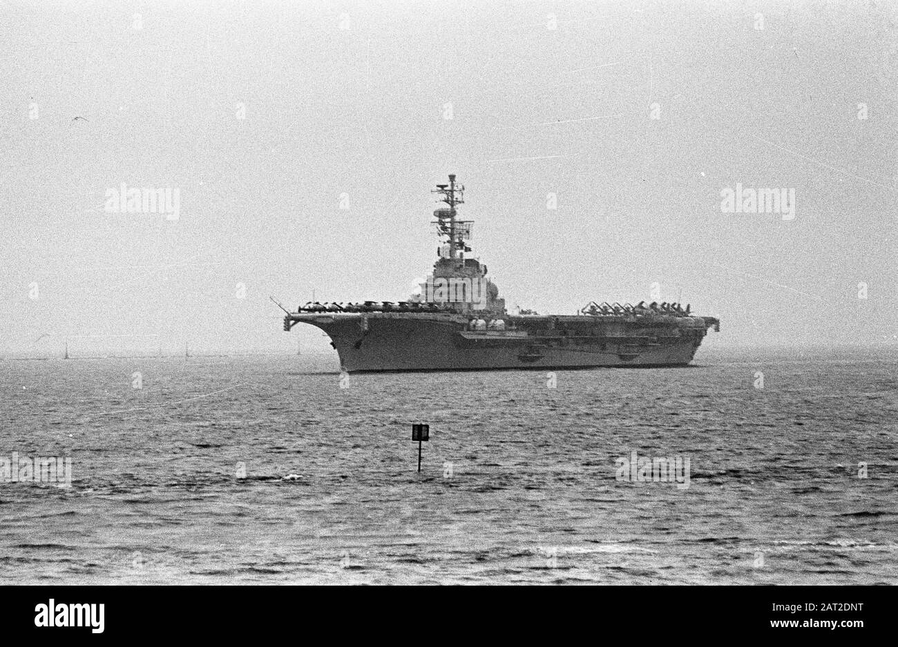 Escadron français à Rotterdam, porte-avions Annotation: FS Clemenceau ...