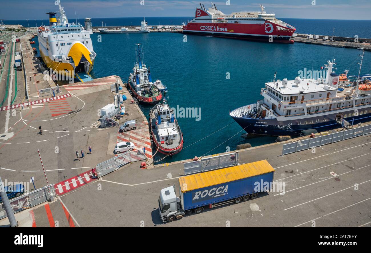 MS Pascal Paoli et MS Corse Marina Seconda ferries, remorqueurs amarrés ...