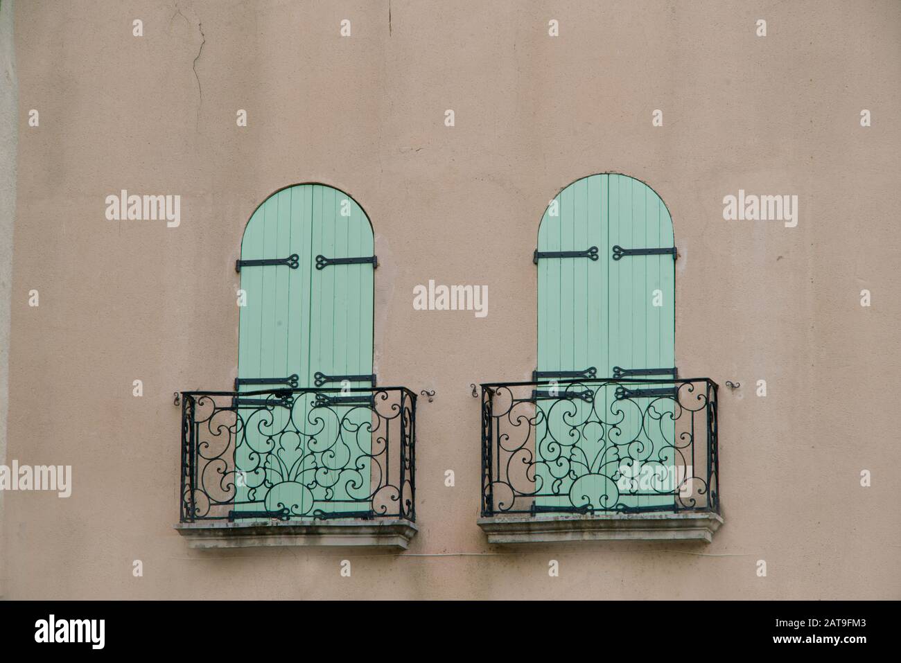 Deux volets en bois pliants Banque de photographies et d’images à haute ...