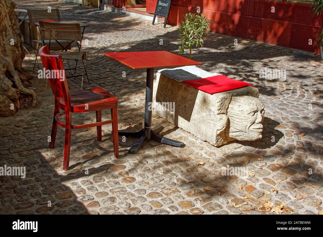 Trottoir unique Banque de photographies et d’images à haute résolution ...