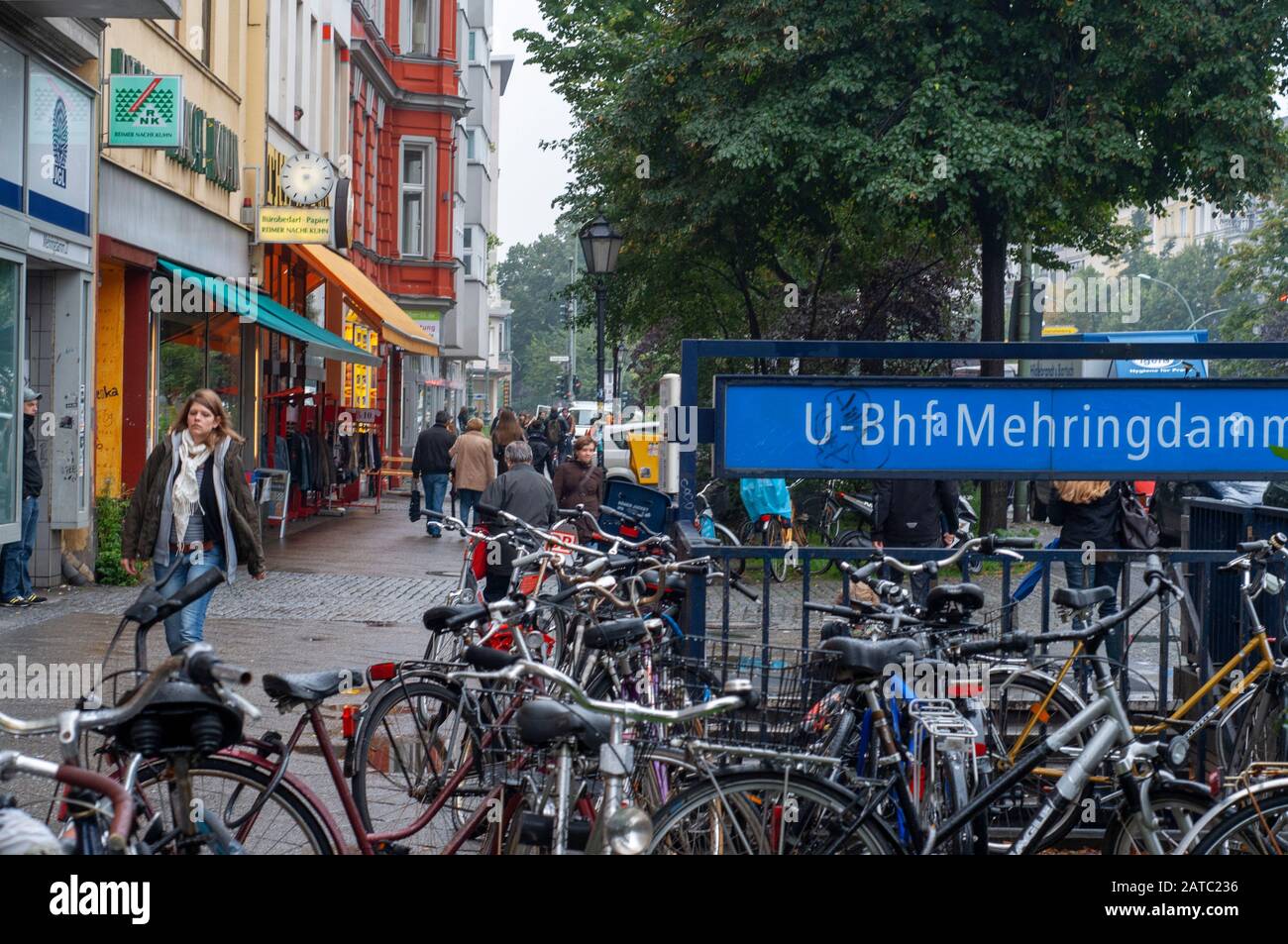 Mehringdamm u bahn Banque de photographies et d’images à haute ...
