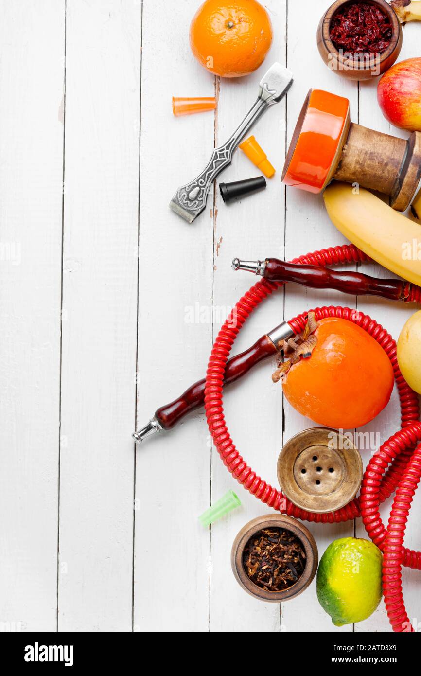 Détails de la hookah et du tabac chicha égyptien avec des saveurs de ...