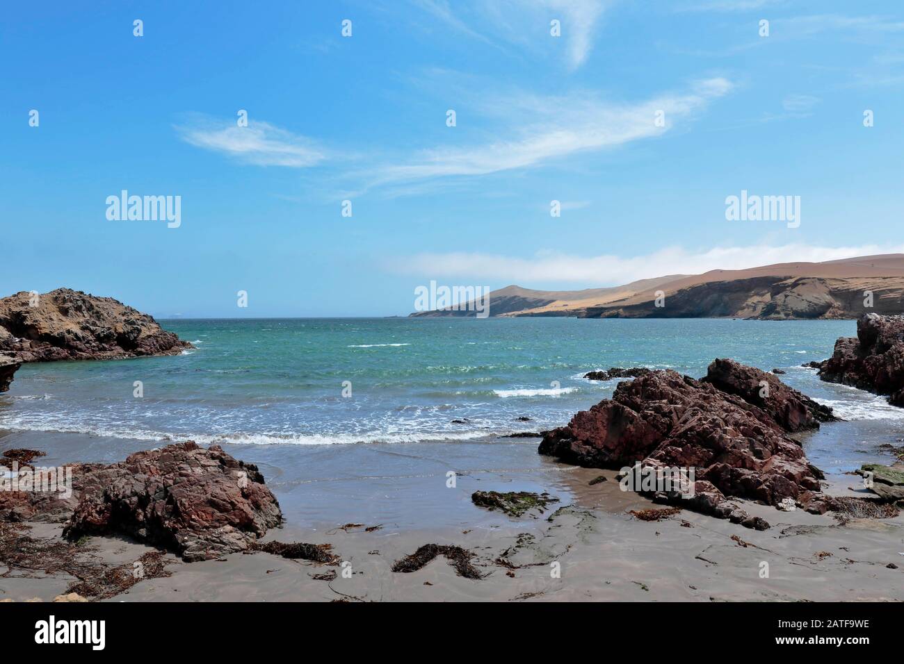 Belle vue depuis la plage de Lagunillas à Paracas, c'est un important ...