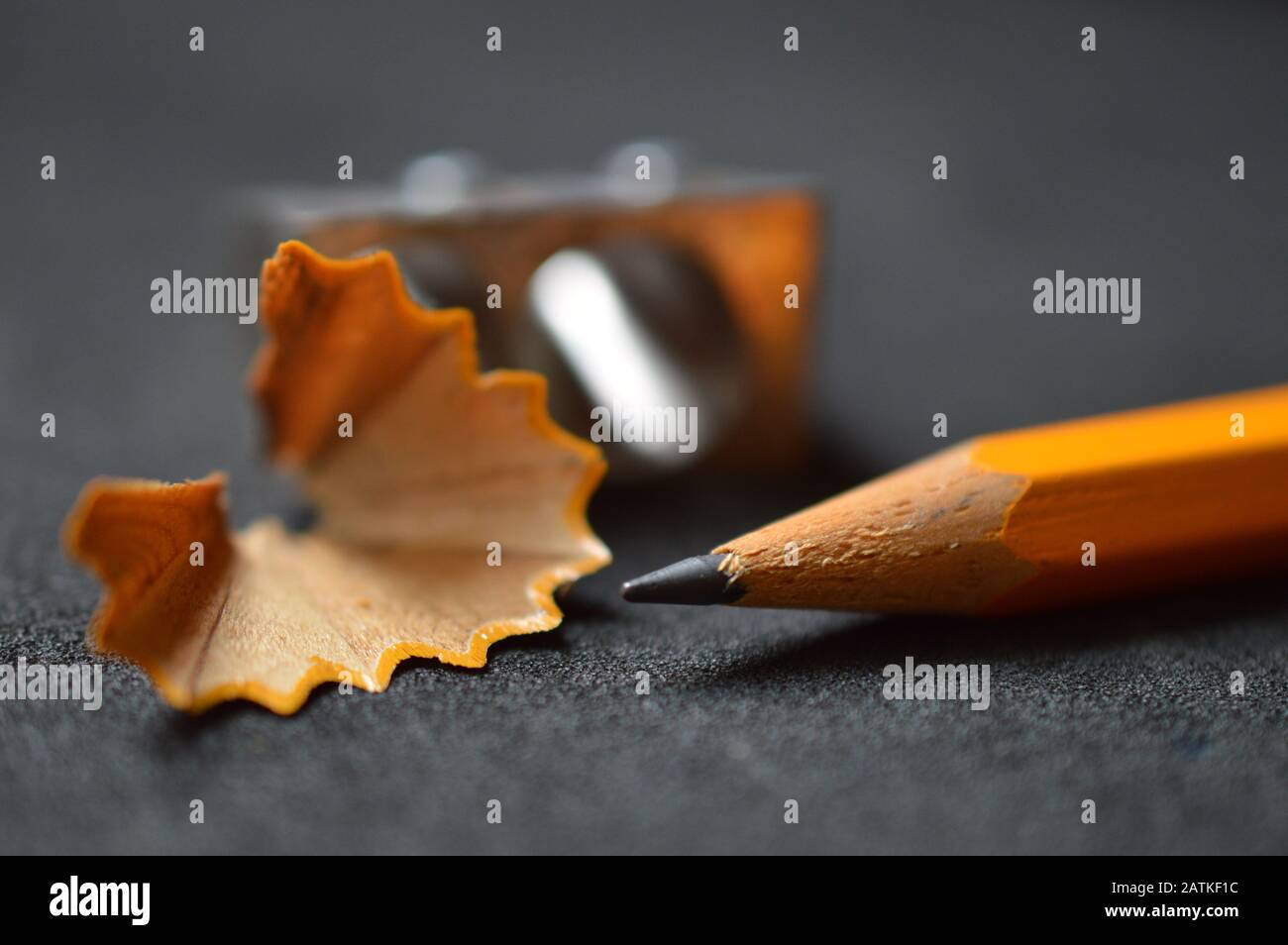 Aiguiser des copeaux de crayon Banque de photographies et d’images à ...