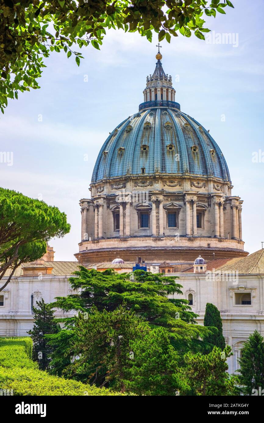 Rome, Vatican / Italie - 2019/06/15: Vue panoramique sur la basilique ...