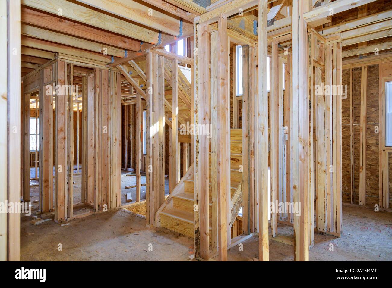 Poutre construite maison sous construction treillis en bois, poteau et ...