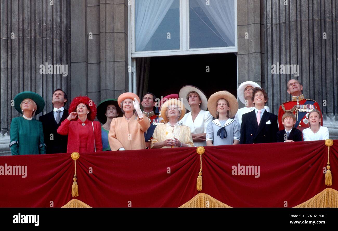 The prince of wales with lord and lady romsey Banque de photographies ...