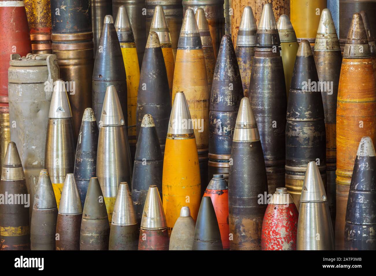 Obus explosif de la seconde guerre mondiale Banque de photographies et d’images à haute ...