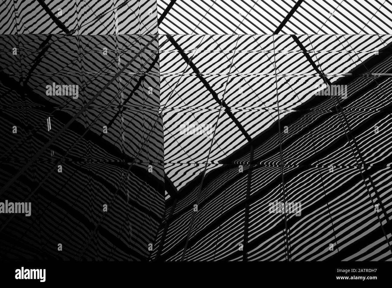 Architecture moderne symétrique Banque de photographies et d’images à ...