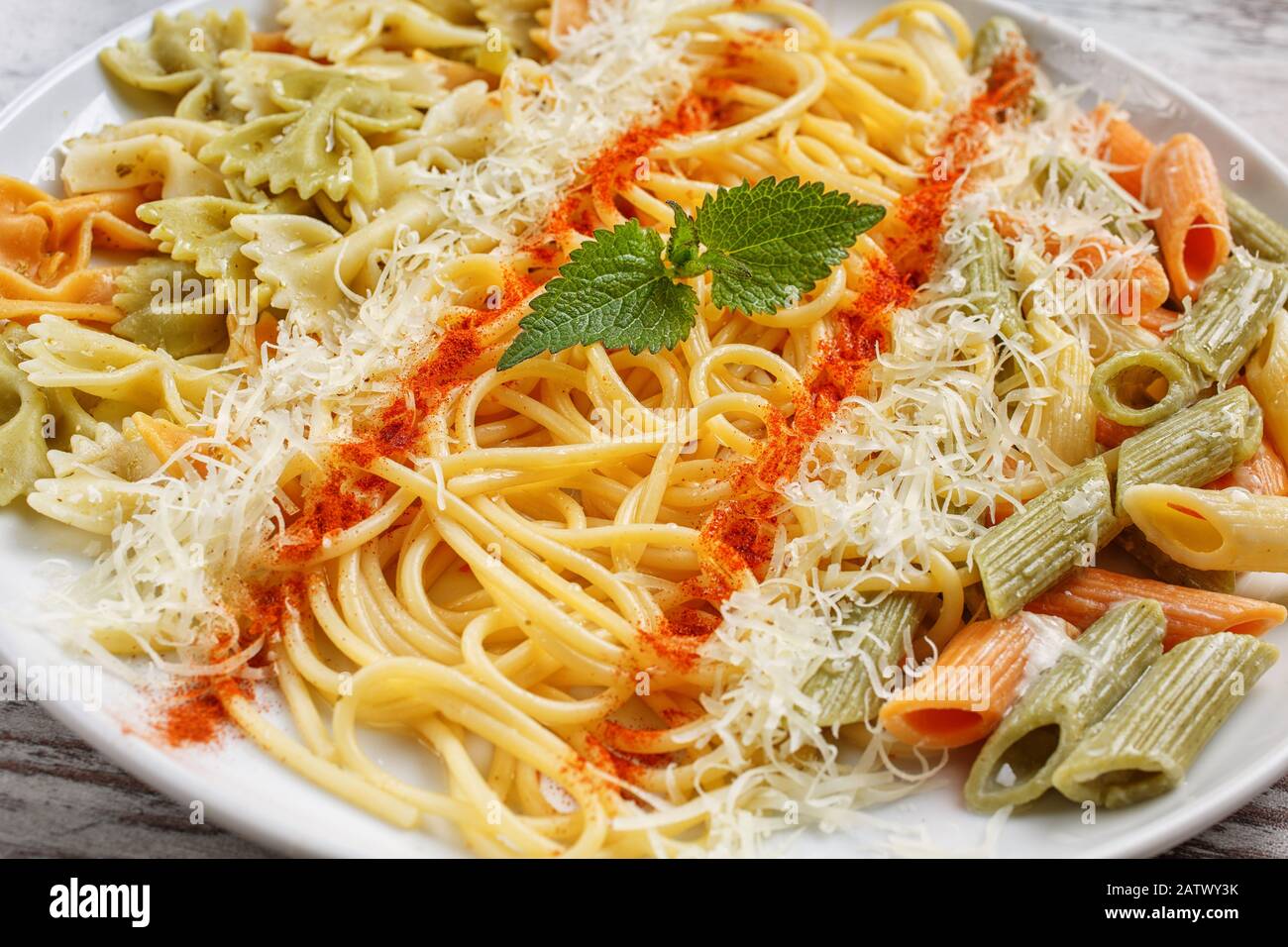 Sortes de pâtes Banque de photographies et d’images à haute résolution ...