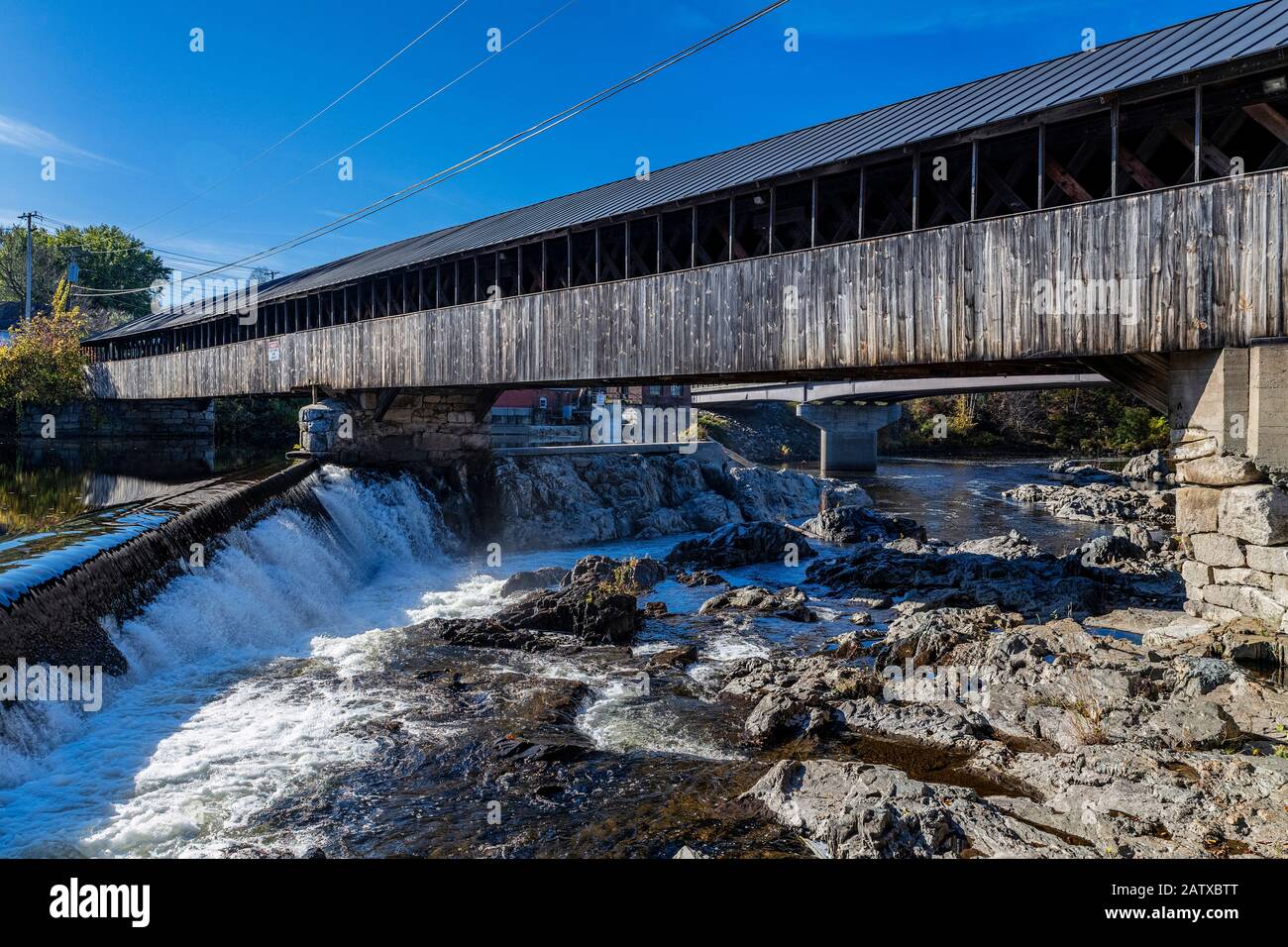 Pont couvert de bain Banque de photographies et d’images à haute ...