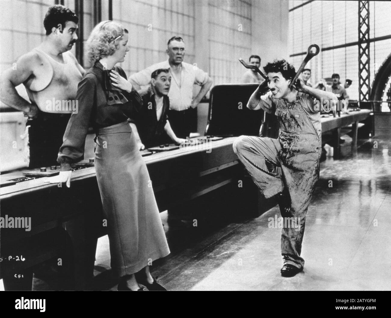 CHARLES CHAPLIN DANS LES TEMPS MODERNES ( 1936 - TEMPI MODERNI ...