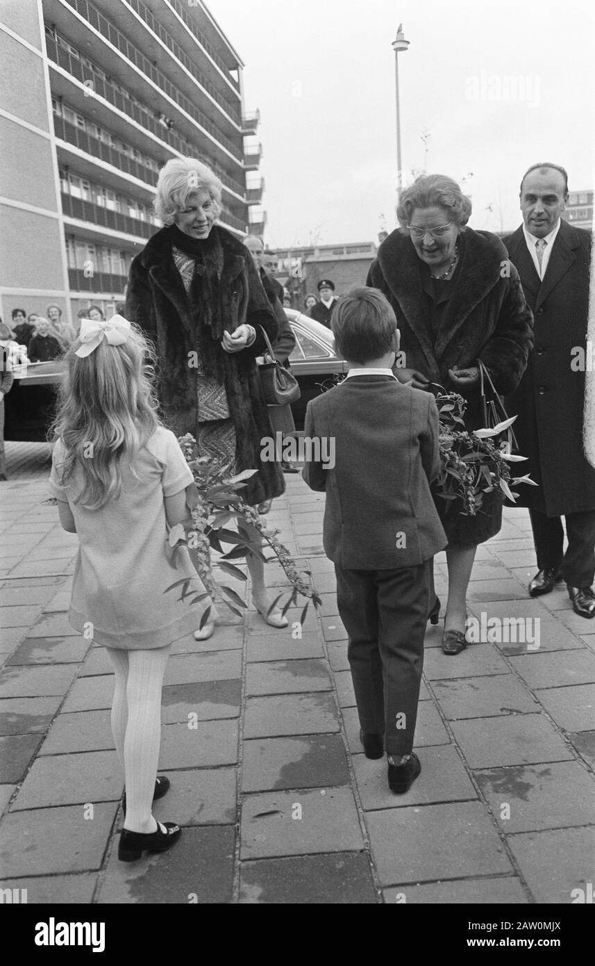Visite de madame pompidou Banque d'images noir et blanc - Alamy