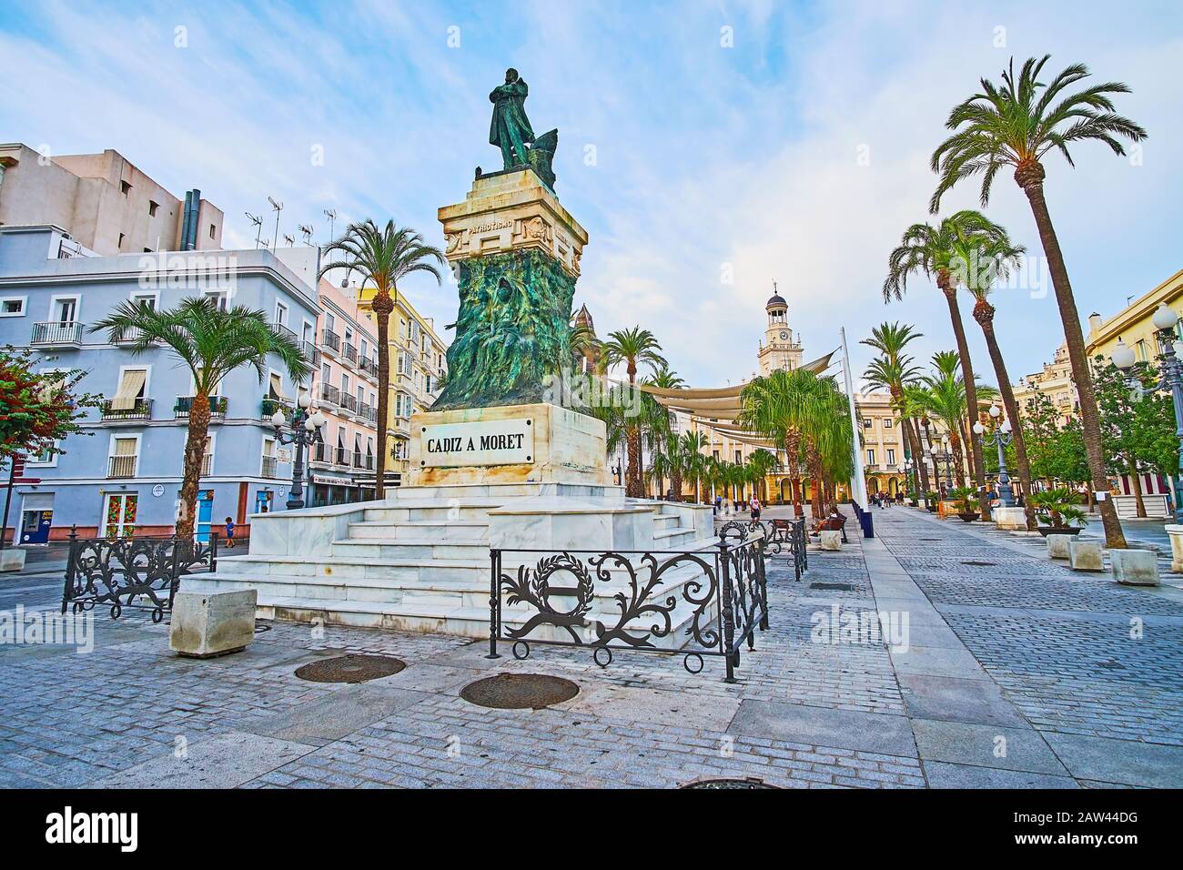 Statue of segismundo moret Banque de photographies et d’images à haute ...