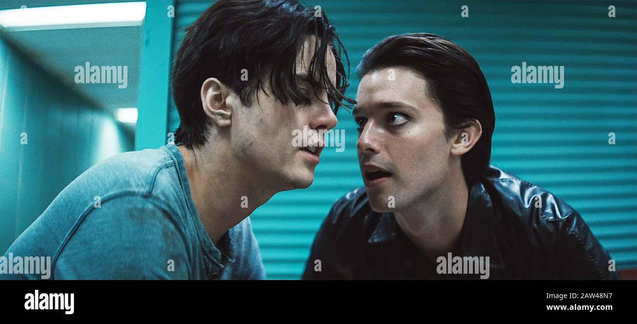 ÉTATS-UNIS. Miles Robbins et Patrick Schwarzenegger dans une scène du ...