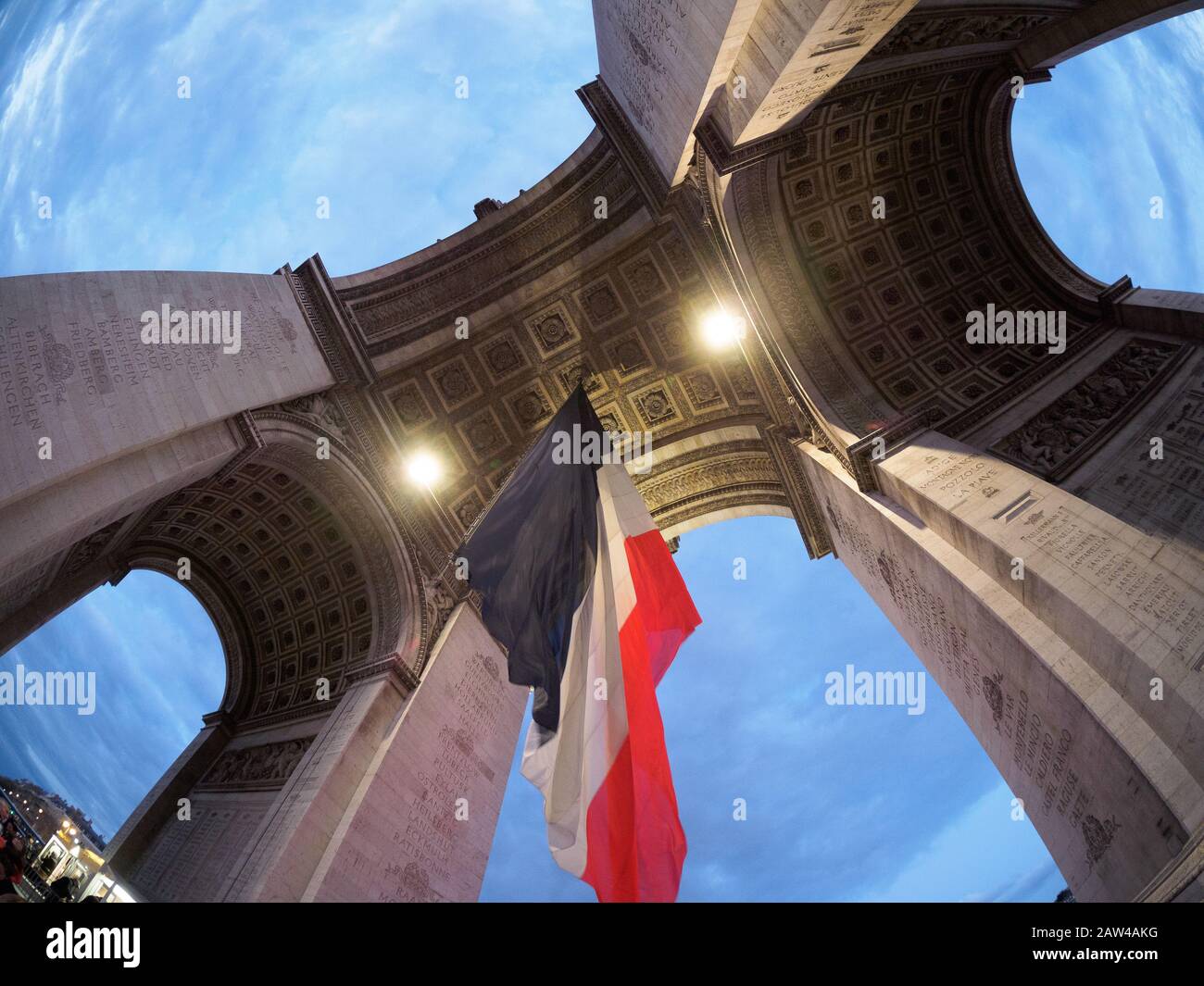 Arc De Triomphe Paris Flag Banque d'image et photos - Alamy