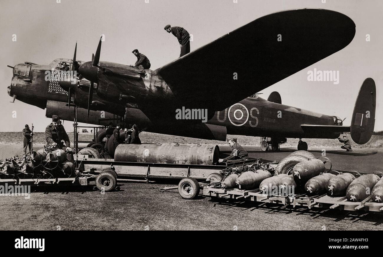 Avro lancaster i bombardier lourd Banque de photographies et d’images à ...