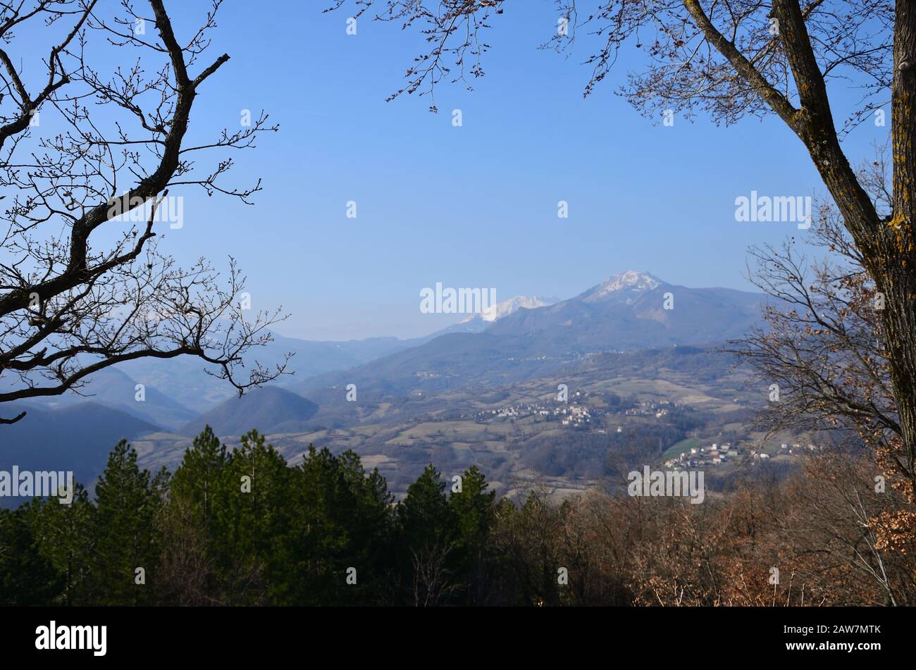 Montagnes des apennins Banque de photographies et d’images à haute ...