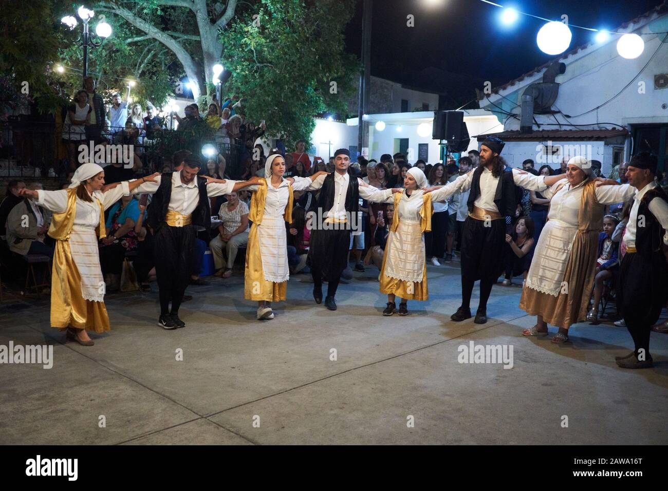 Greek dance Banque de photographies et d’images à haute résolution - Alamy
