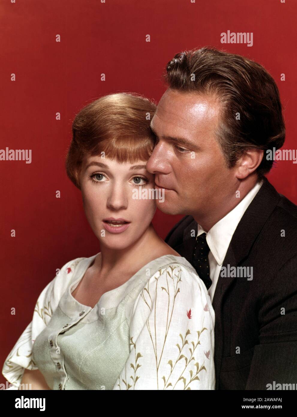 1965 , USA : l'actrice et chanteuse de cinéma britannique JULIE ANDREWS ...