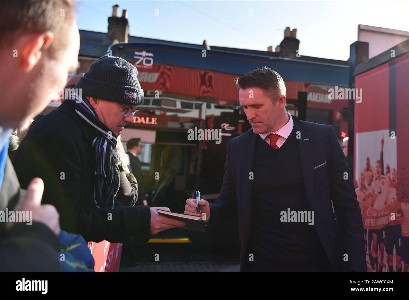 Signer robbie keane Banque de photographies et d’images à haute ...