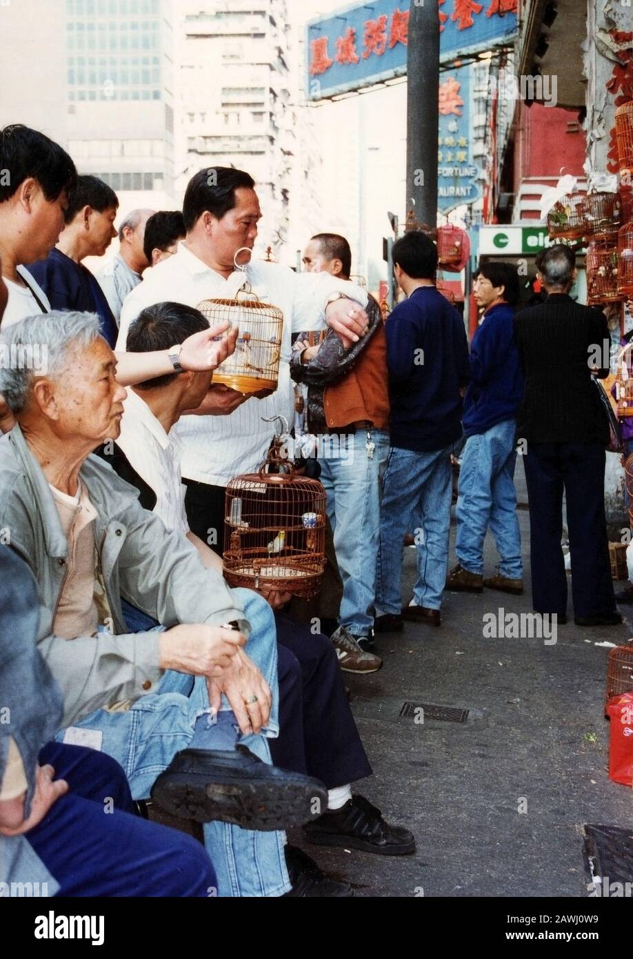 Hong Kong - VERS 1990 : la rue Hong Lok ou la rue Bird à hong kong vers ...