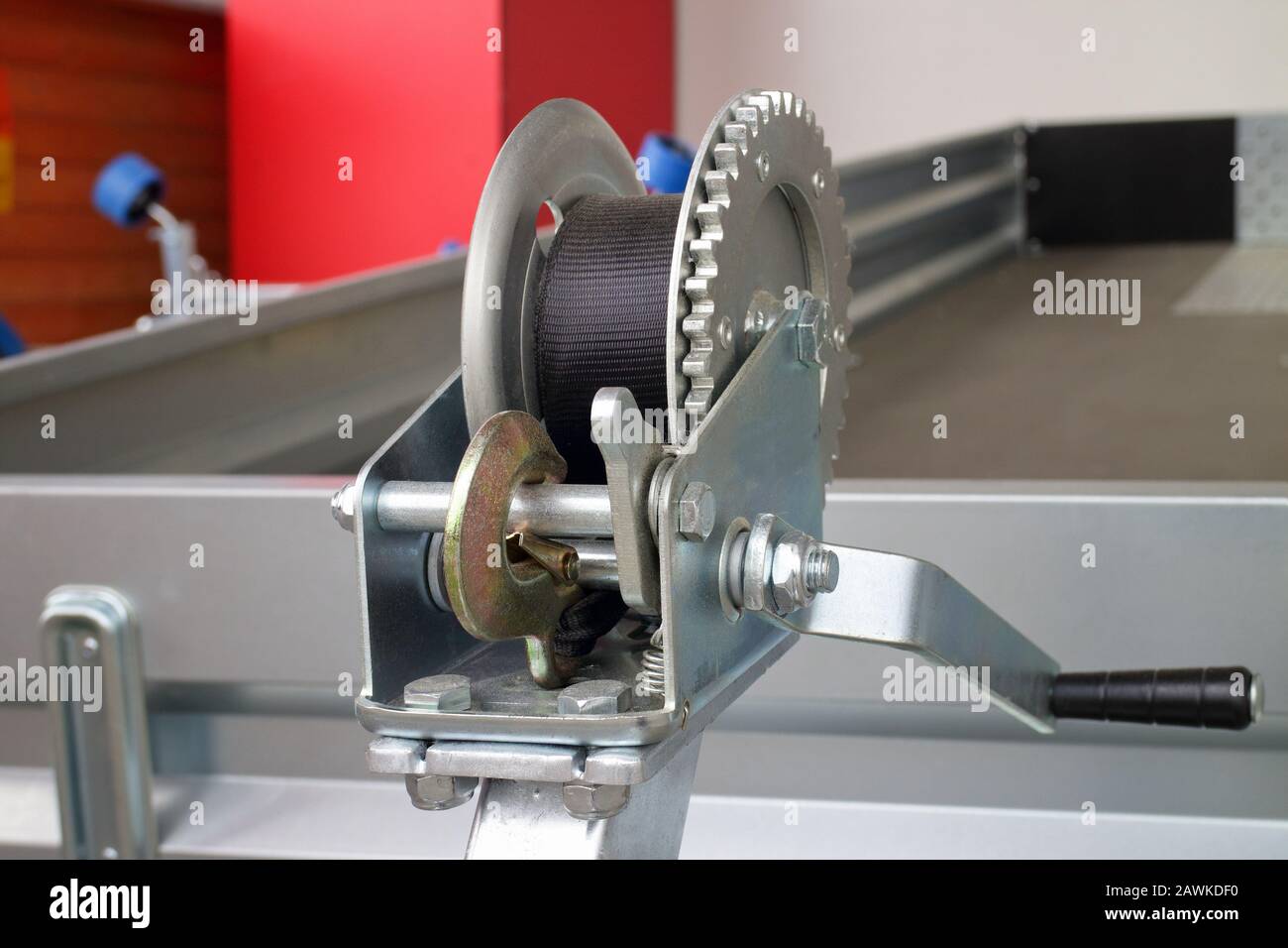 photo détaillée de la construction d'un petit treuil à câble métallique ...