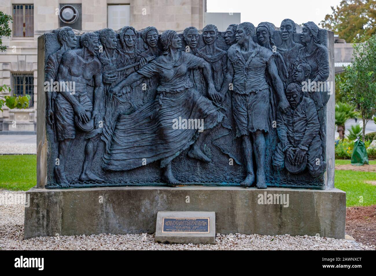 Congo Square statue figurative en bronze d'Adewale Adenle, esclaves ...