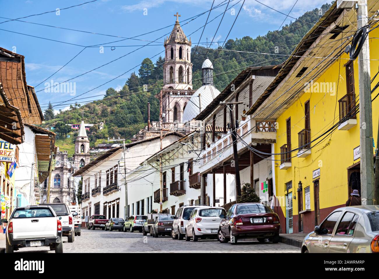 Vue sur la rue Nacional en direction de l'église Templo de la ...