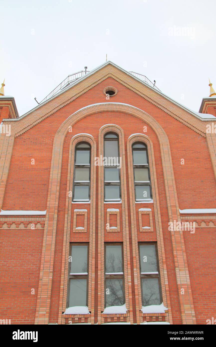 église de brique rouge Banque de photographies et d’images à haute ...