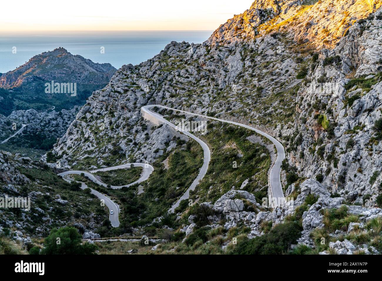 Route Sinueuse Raide Banque d'image et photos - Alamy