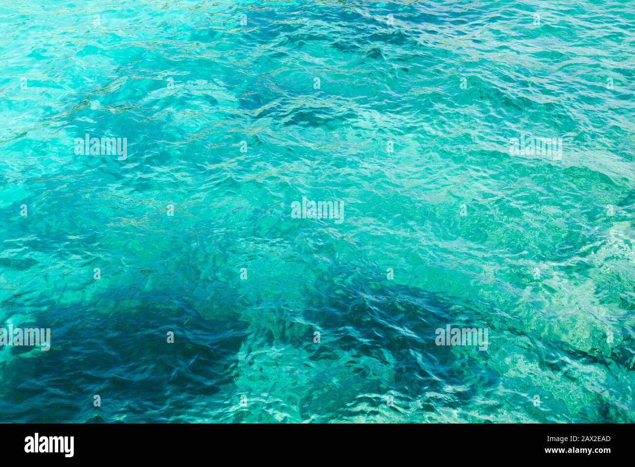 Eau bleu turquoise Banque de photographies et d’images à haute ...