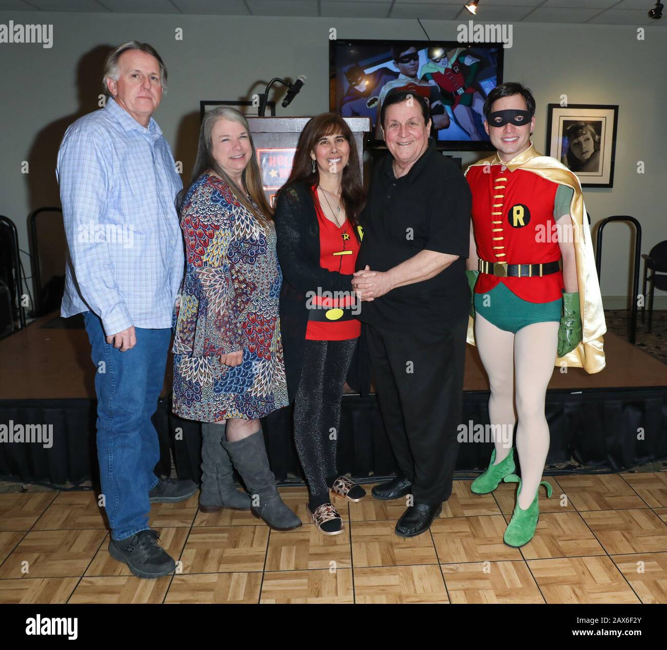 The Burt Ward Batman '66 Global Batusi Pour La Journée Mondiale De La ...