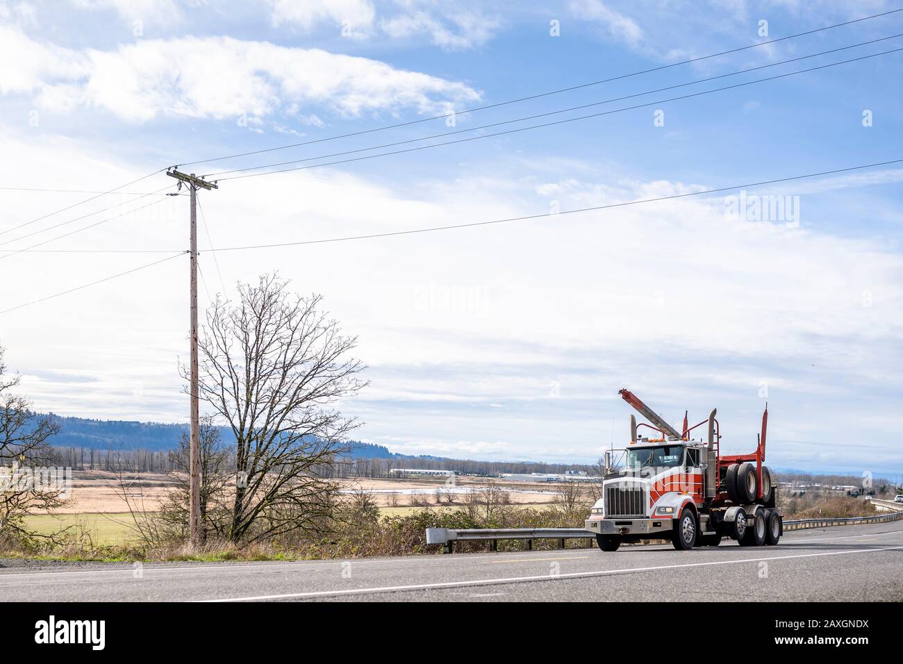 Grand rig professionnel industriel classique puissant capot moteur ...