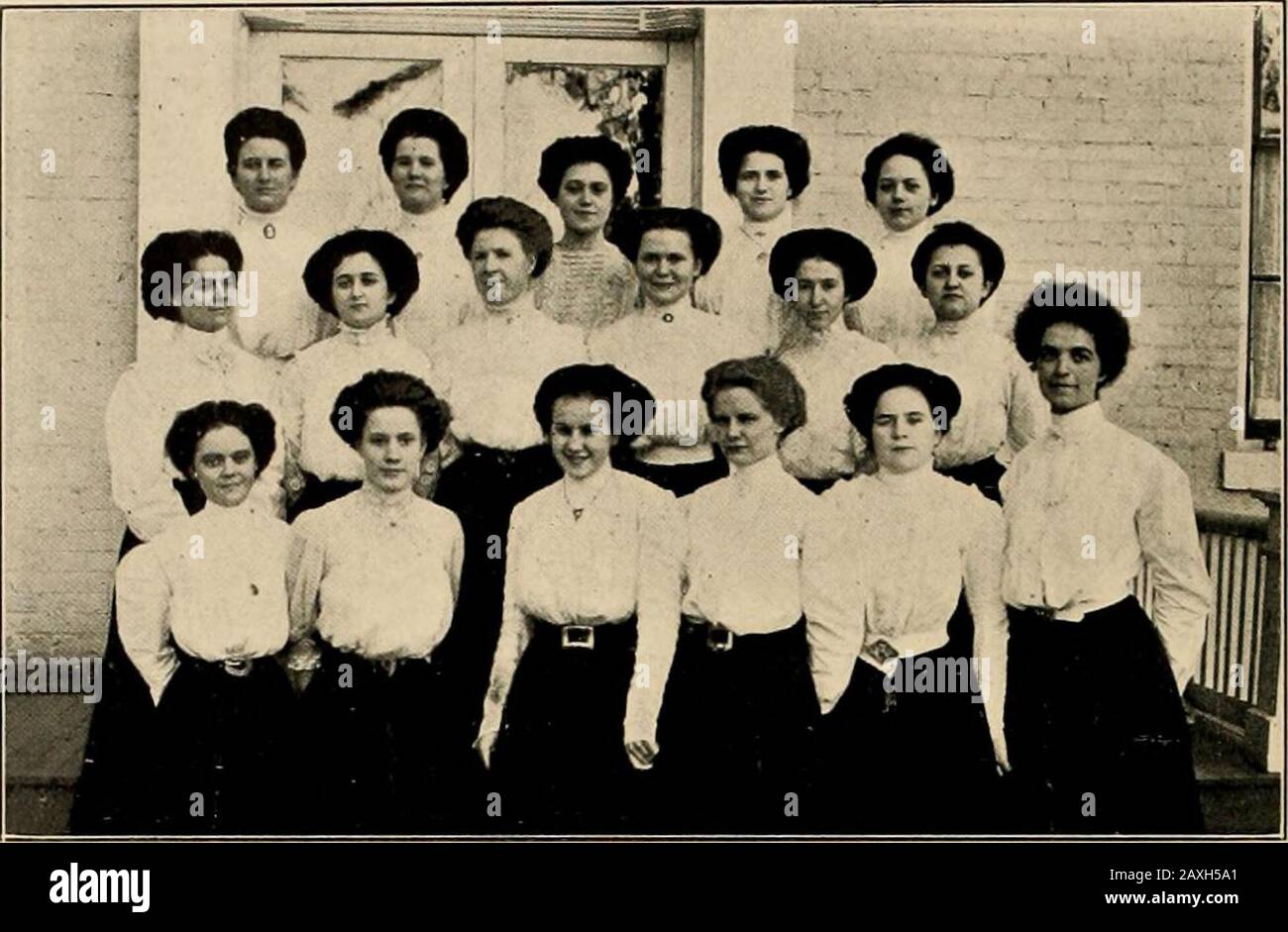 Oracle . GLEE CLUB « MISS EVA MEEK DIRECTRICE LIZZIE NORMAN PRÉSIDENT ...