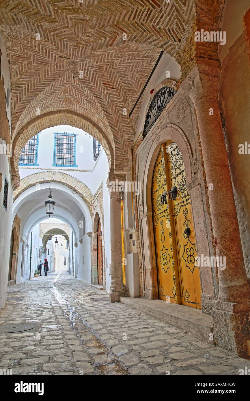 Tunis historical door Banque de photographies et d’images à haute ...