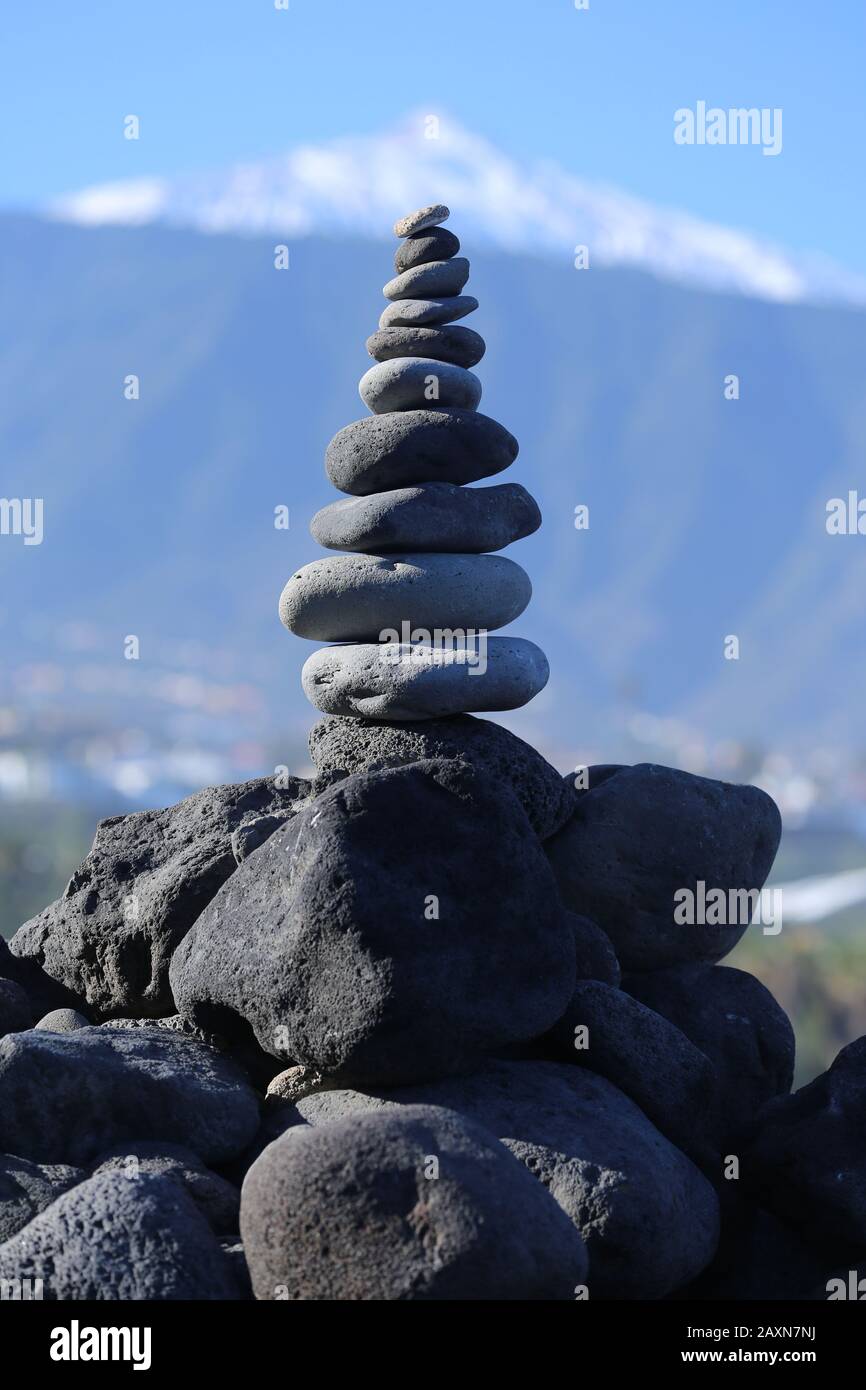Pyramide de pierres Banque de photographies et d’images à haute ...