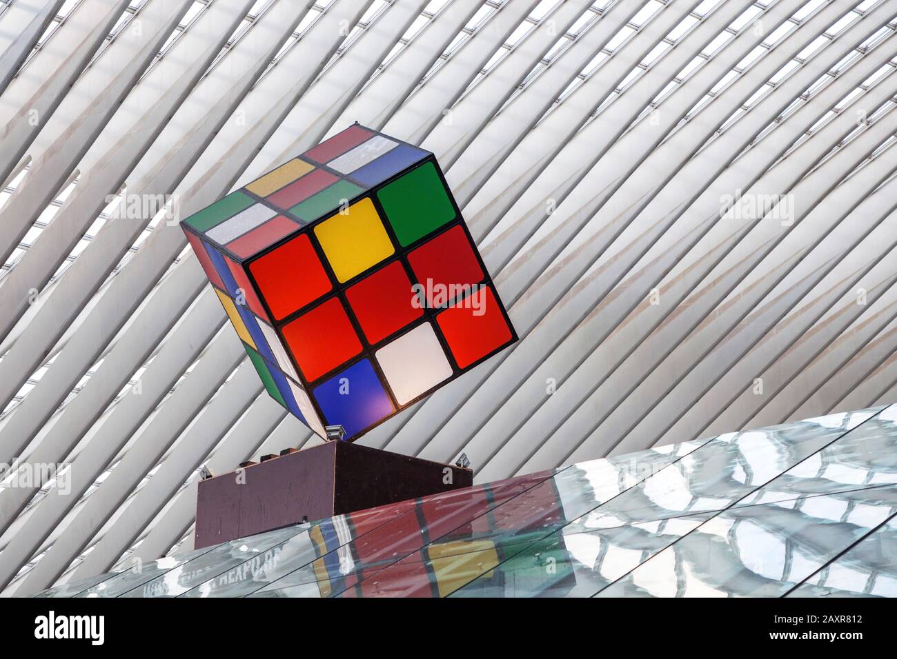 Grand cube de Rubik à la gare de Liège, Gare de Liège-Guillemins, Liège ...